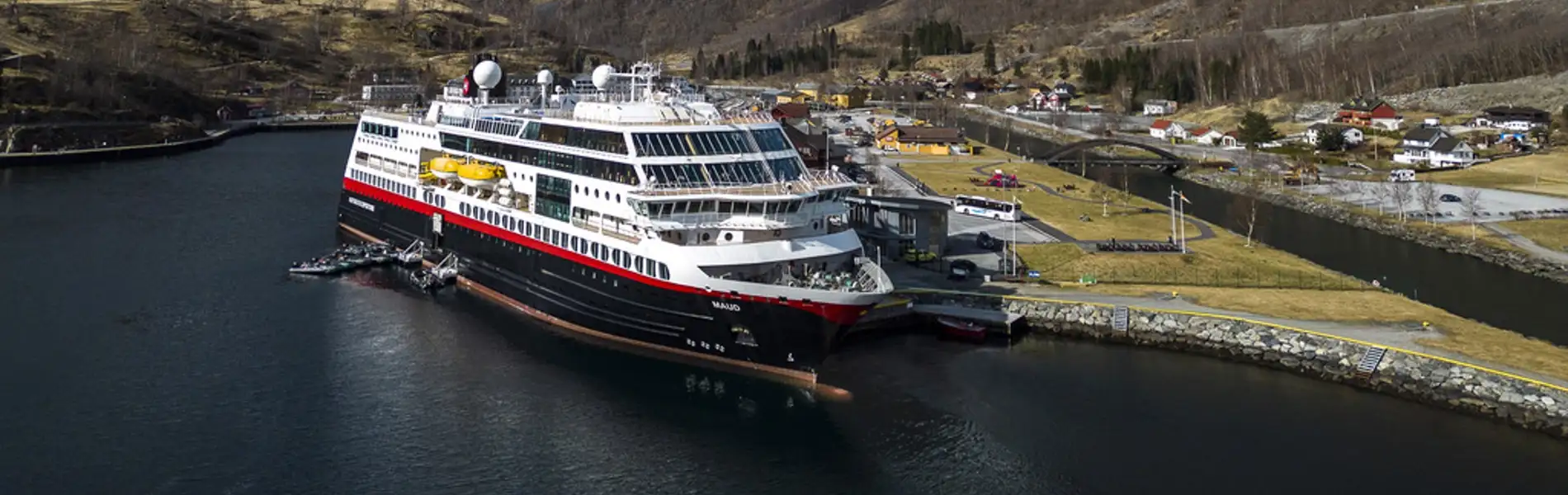 Book MS Maud | Hurtigruten | Iglu Cruise